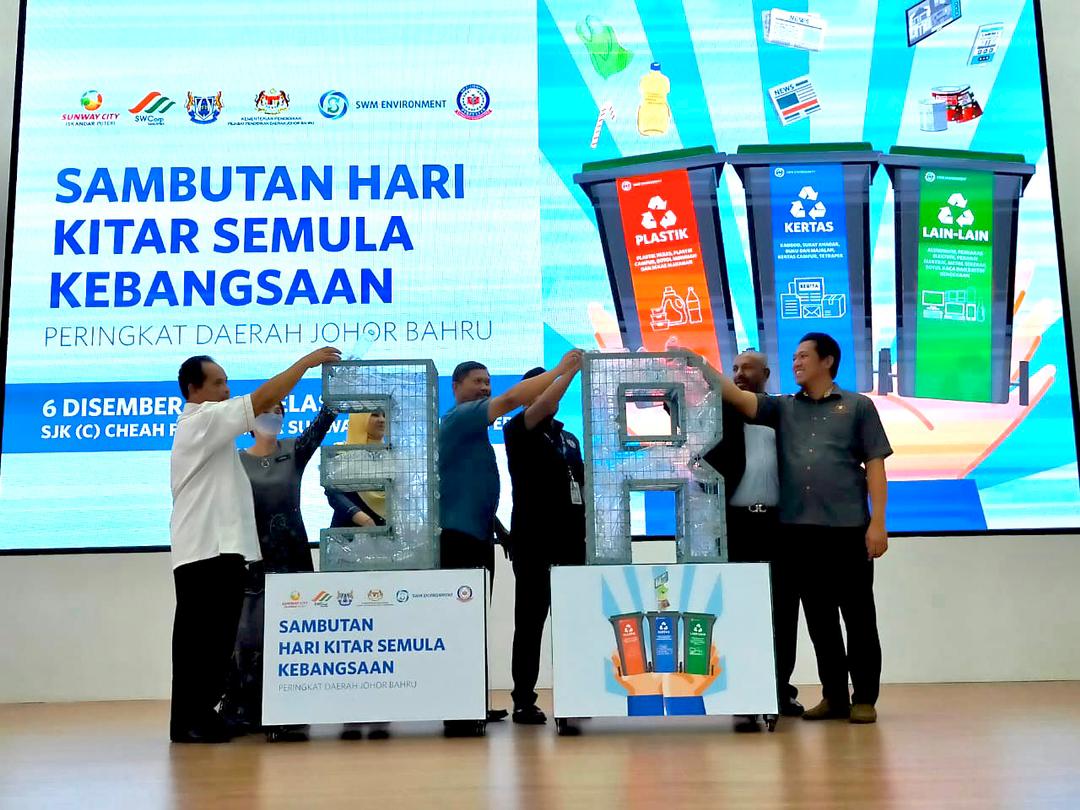 SWM ENVIRONMENT SUMBANG TONG KITAR SEMULA KEPADA 16 SEKOLAH - MEDIA ...