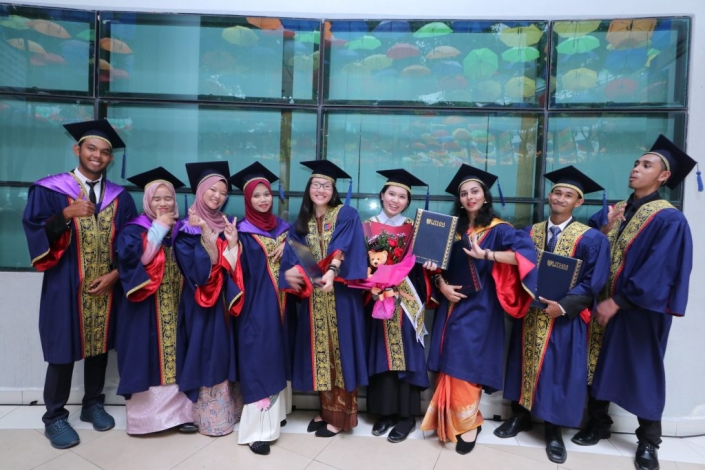 GRADUAN UTHM LARIS - MEDIA DIGITAL JOHOR