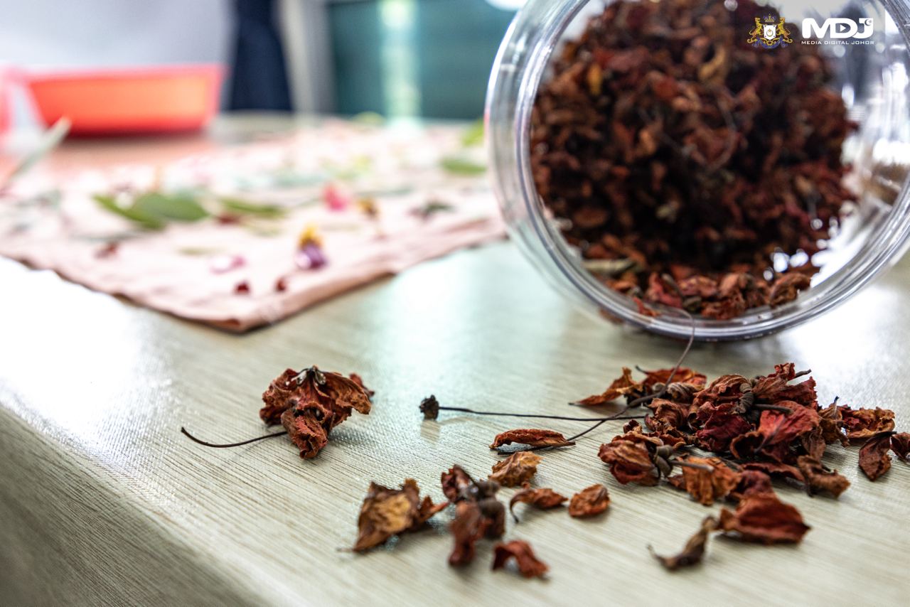 'BUNGA MUAR' SEBAGAI ELEMEN MOTIF CORAK CETAKAN EKO FABRIK - MEDIA ...