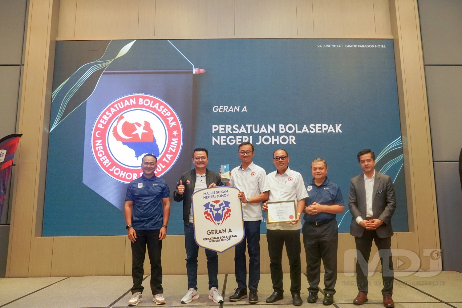 PBNJ SATU-SATUNYA PERSATUAN SUKAN TERIMA PENGGREDAN GERAN A - MEDIA ...