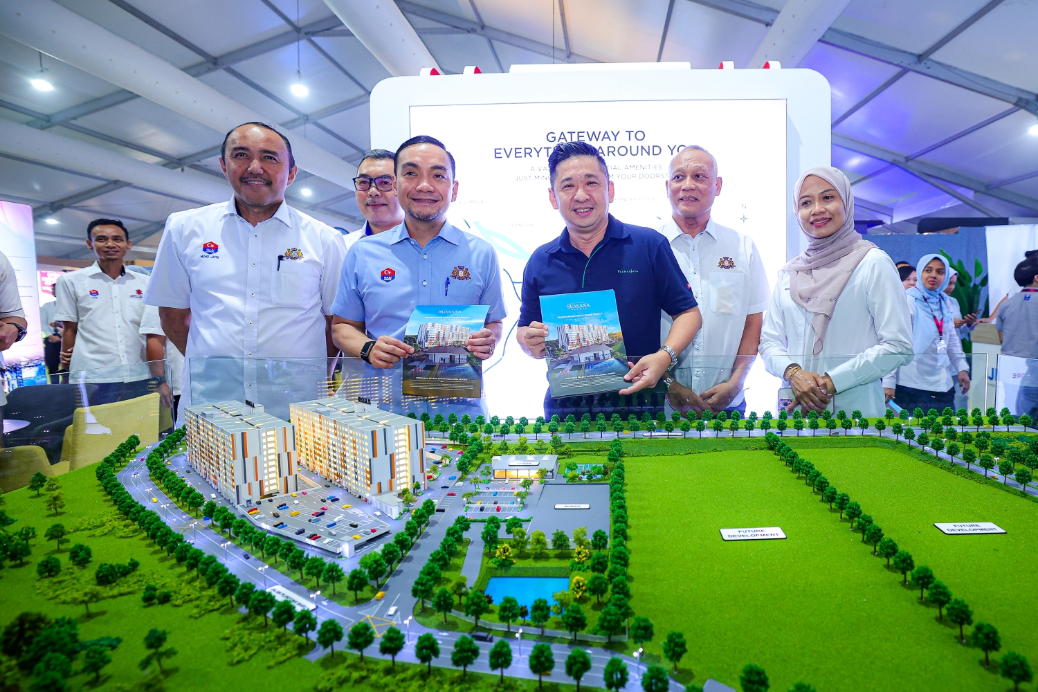 JOHOR REKOD PELANCARAN PROJEK PERUMAHAN BAHARU TERTINGGI SUKU PERTAMA ...